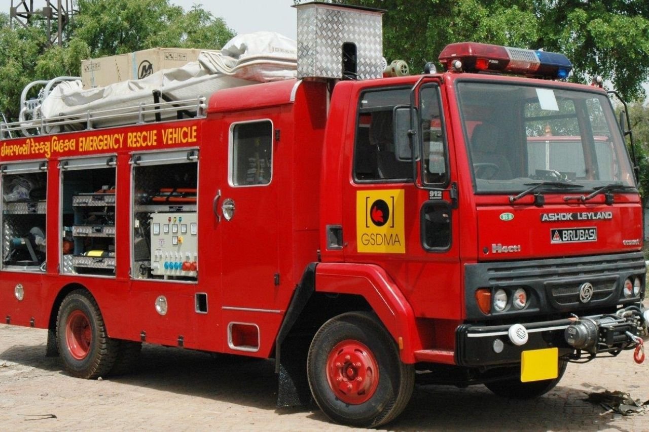 Red Medium Rescue Tender